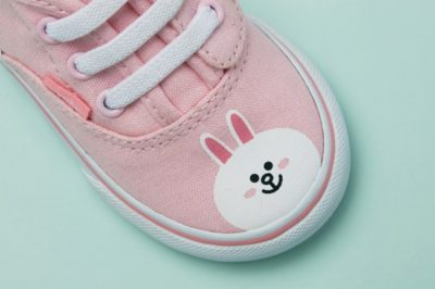 VANS x LINE FRIENDS รองเท้าผ้าใบสุดคิ้วท์ งานนี้บราวน์ โคนี่ แซลลี่ก็มา ...