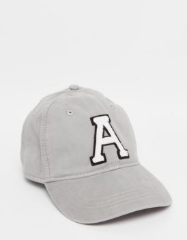 อัพลุคชิคกับ "หมวกแก๊ป 9 ยีห้อ" ที่คว้ามาใส่แล้วไม่มีเอาท์ ในซัมเมอร์ ...