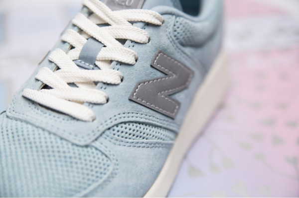 น่ารักสดใส ปาใจให้เลย! New Balance “Love Locks” สนีกเกอร์สุดคิ้วท์ที่ ...