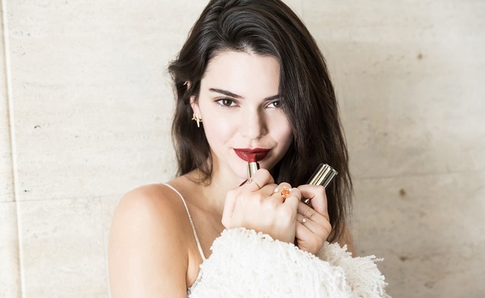 NEW Pure Color Love Lipstick ลิปสติกที่อัดแน่นด้วยเฉดสีสดใสและมอบสัมผัส ...