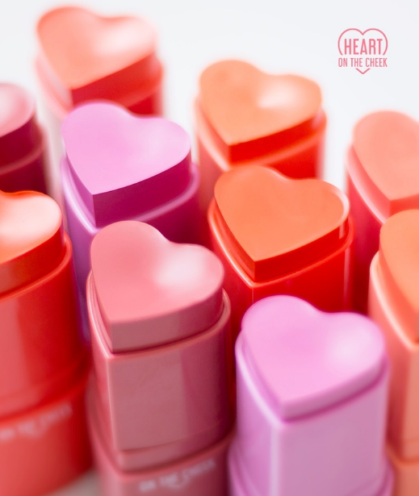 ใจบางหมดแล้วกับความน่ารักของ Heart on the Cheek ครีมบลัชรูปหัวใจจาก A ...