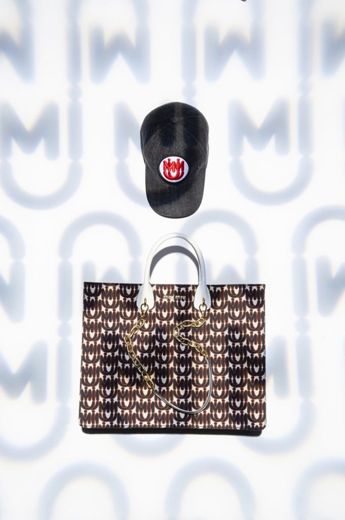 ชวนส่อง "e-MIU-ticons" คอลเล็กชั่นพิเศษจาก Miu Miu ที่มาพร้อมลายโมโนแกรมใหม่สุดปัง - JEAB.com